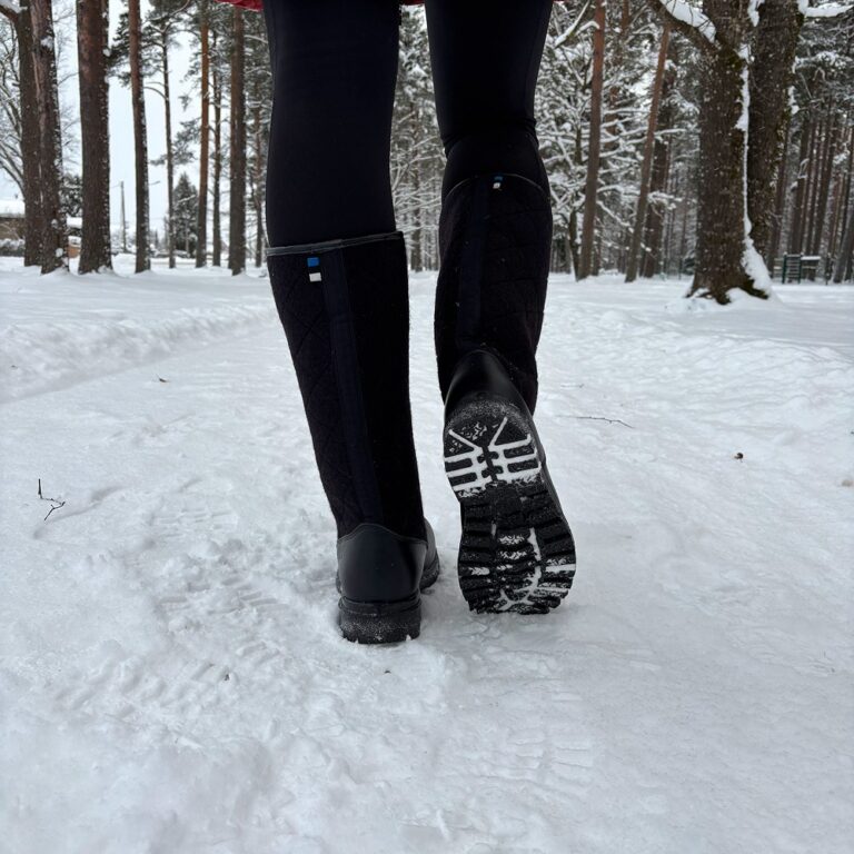 Mustad kõrged viltsaapad 9221 » Saapavabrik